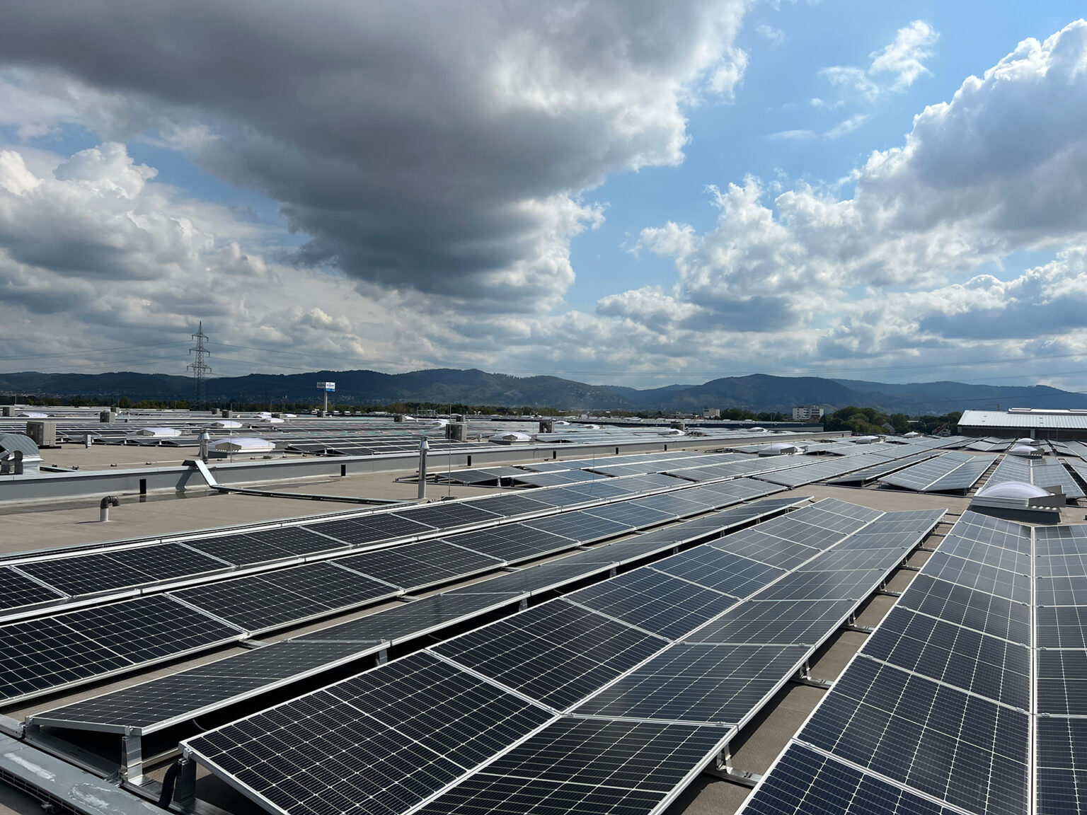 Solardach Ladenburg: Solarprojekt von neska und RheinEnergie