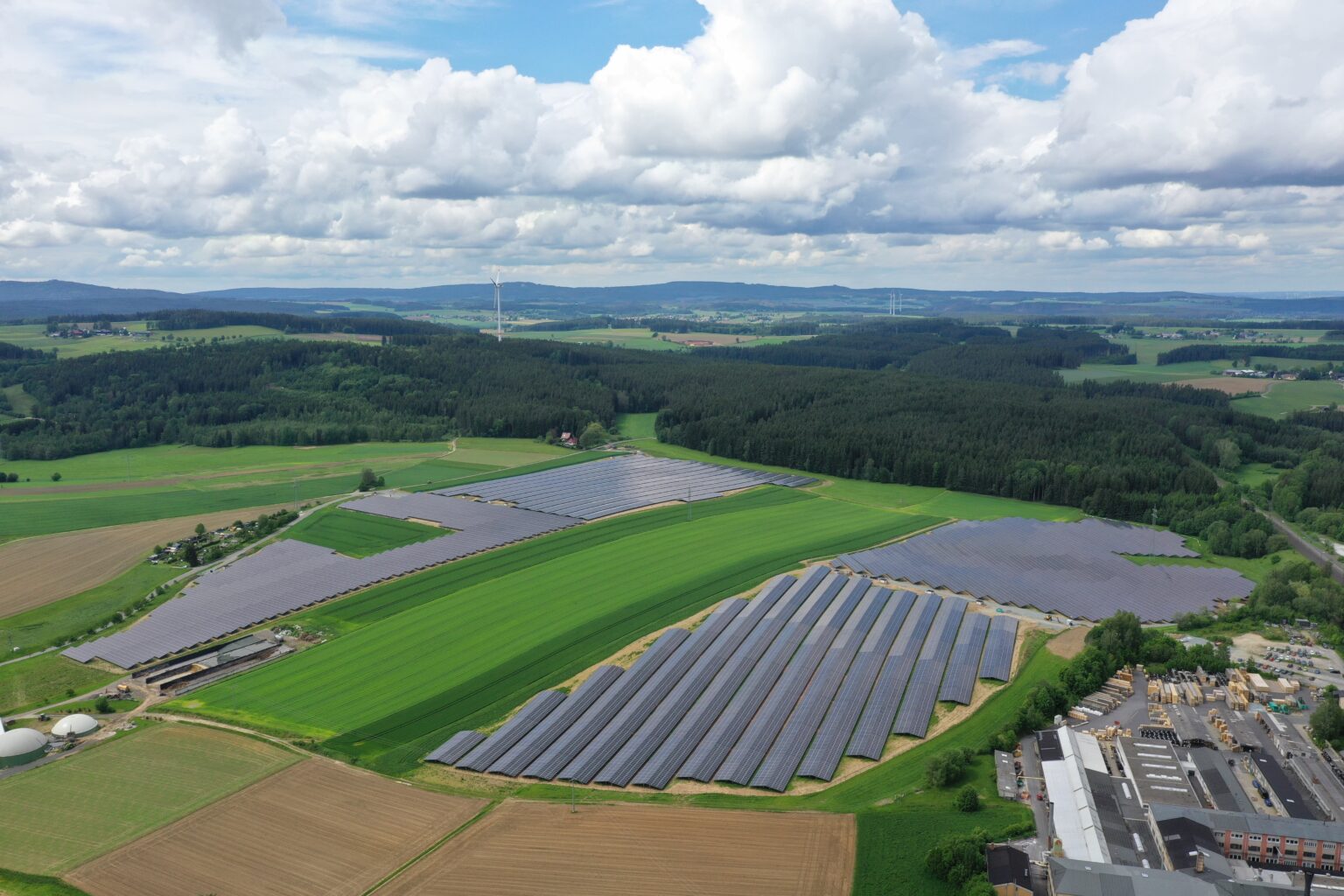 Photovoltaic systems – for commercial and industrial use | GOLDBECK ...