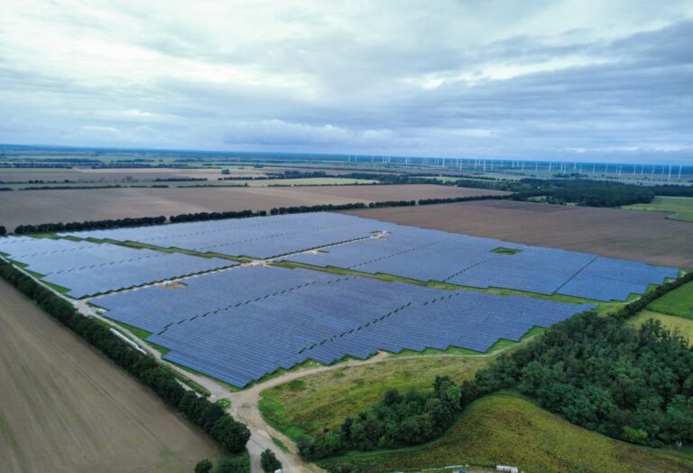 GOLDBECK SOLAR: Photovoltaic systems for commercial & industrial use